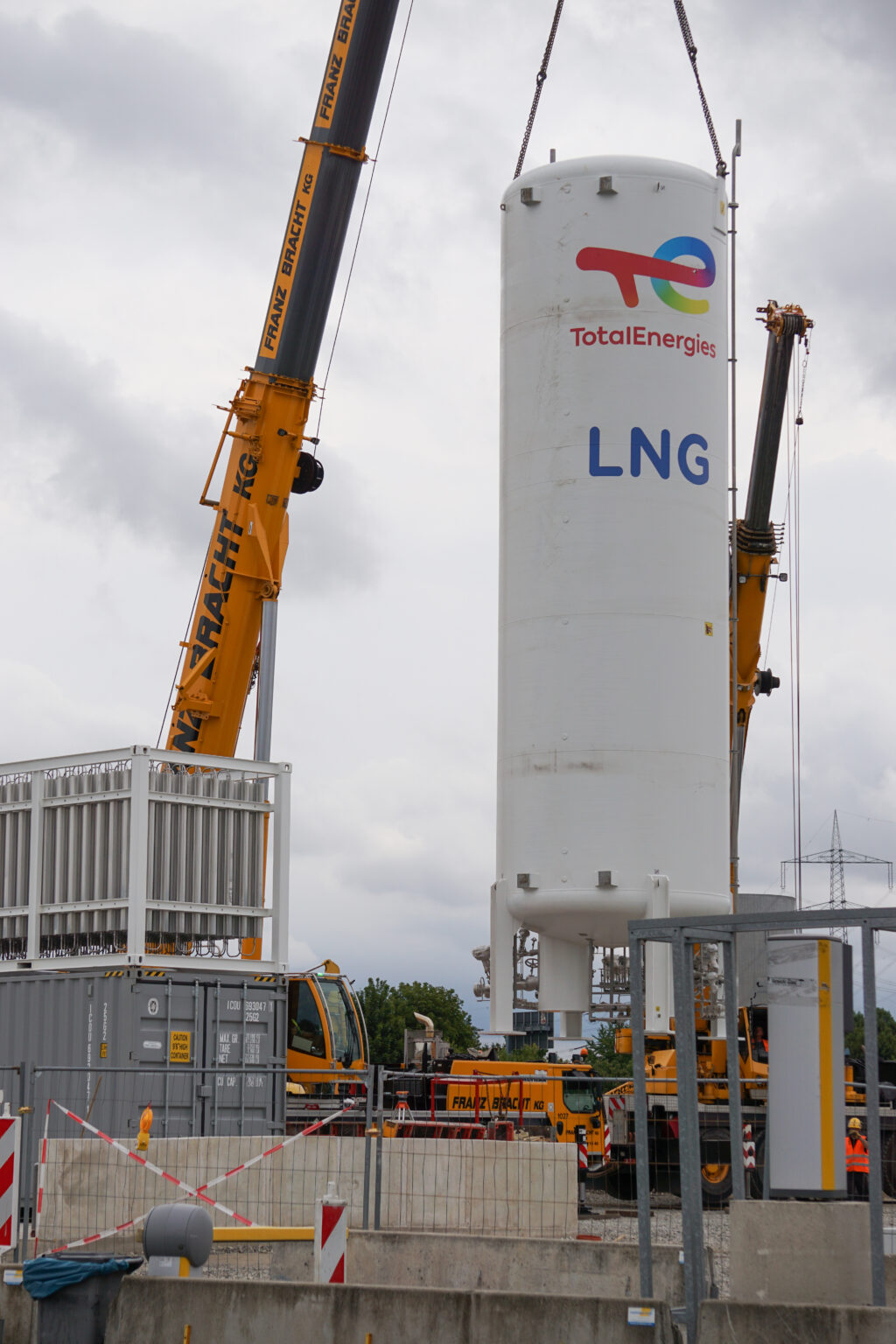 Aufstellung der LNG-Anlage am TotalEnergies Autohof Lippetal | Noordtec